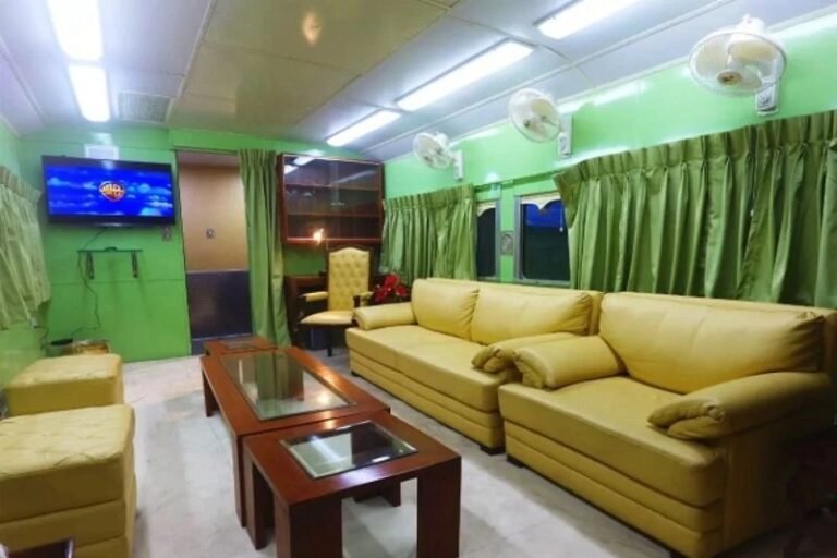Pakistan Railways Opens Vintage VIP Saloon Coaches to the Public - Auto ...
